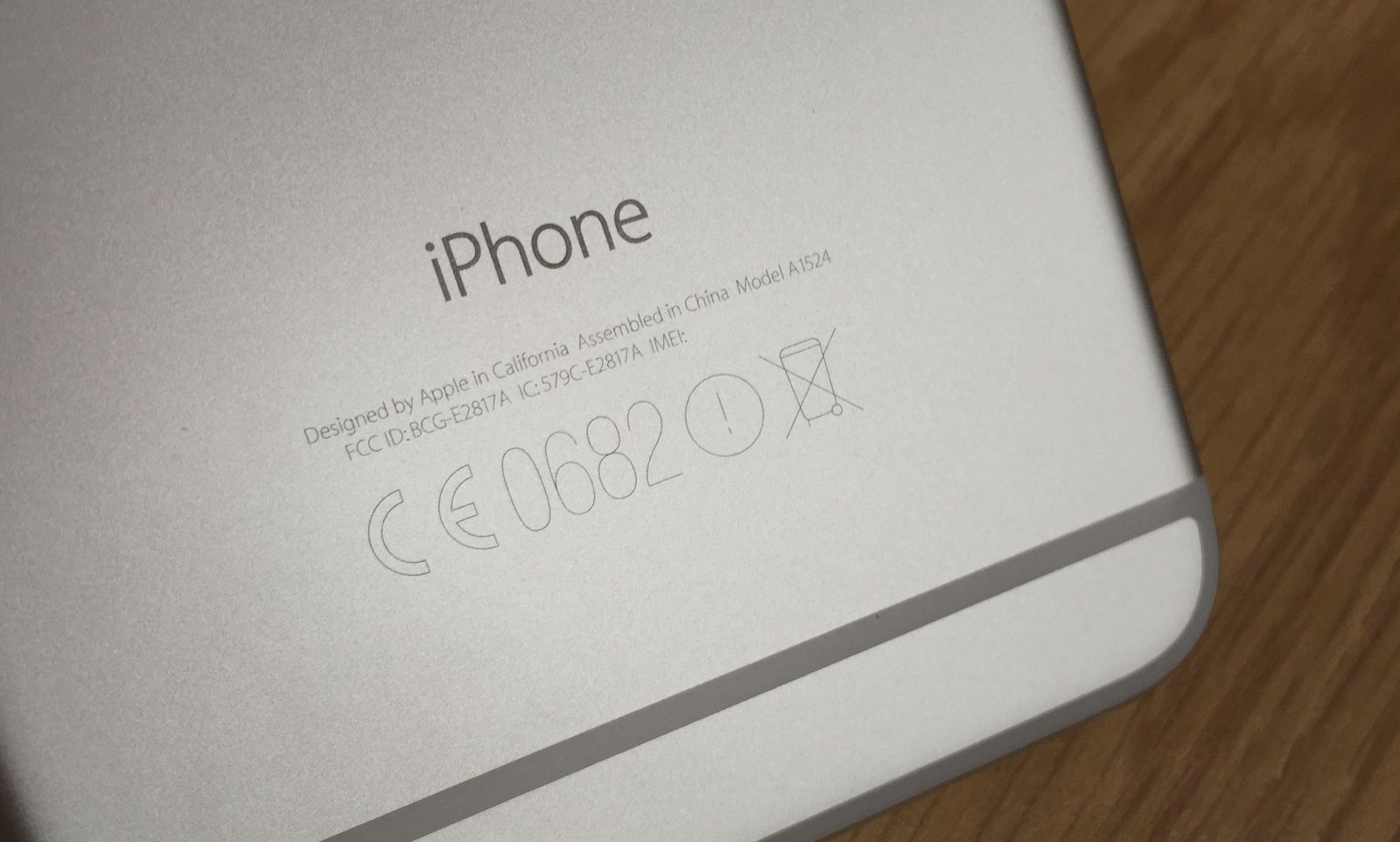 Obama เซ็นสัญญาเตรียมนำโลโก้ FCC ที่ติดบนตัวมือถือออก