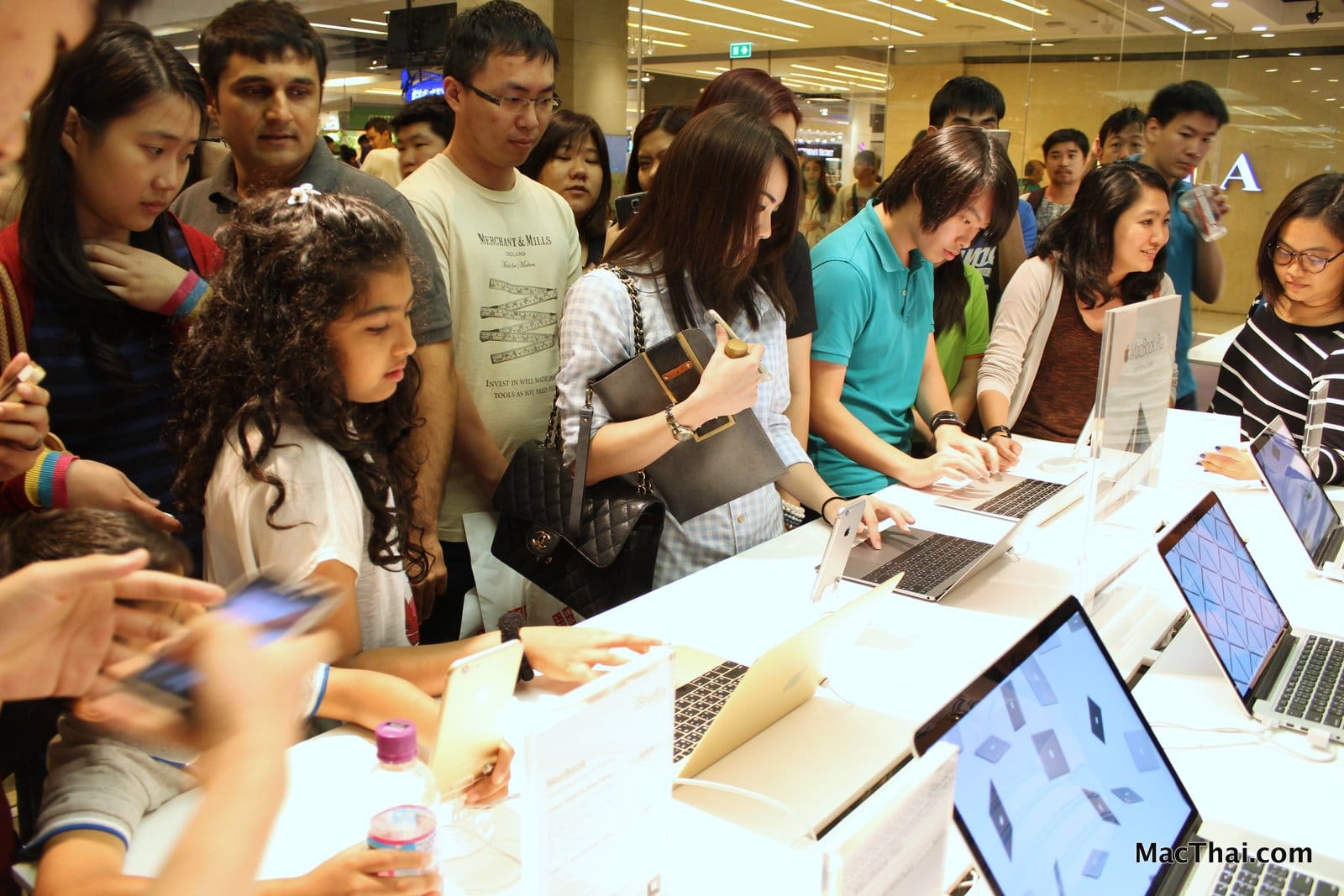iStudio เปิดตัว MacBook รุ่นใหม่สุดบางในไทยแล้ว !! ราคาเริ่มที่ 43,900 บาท