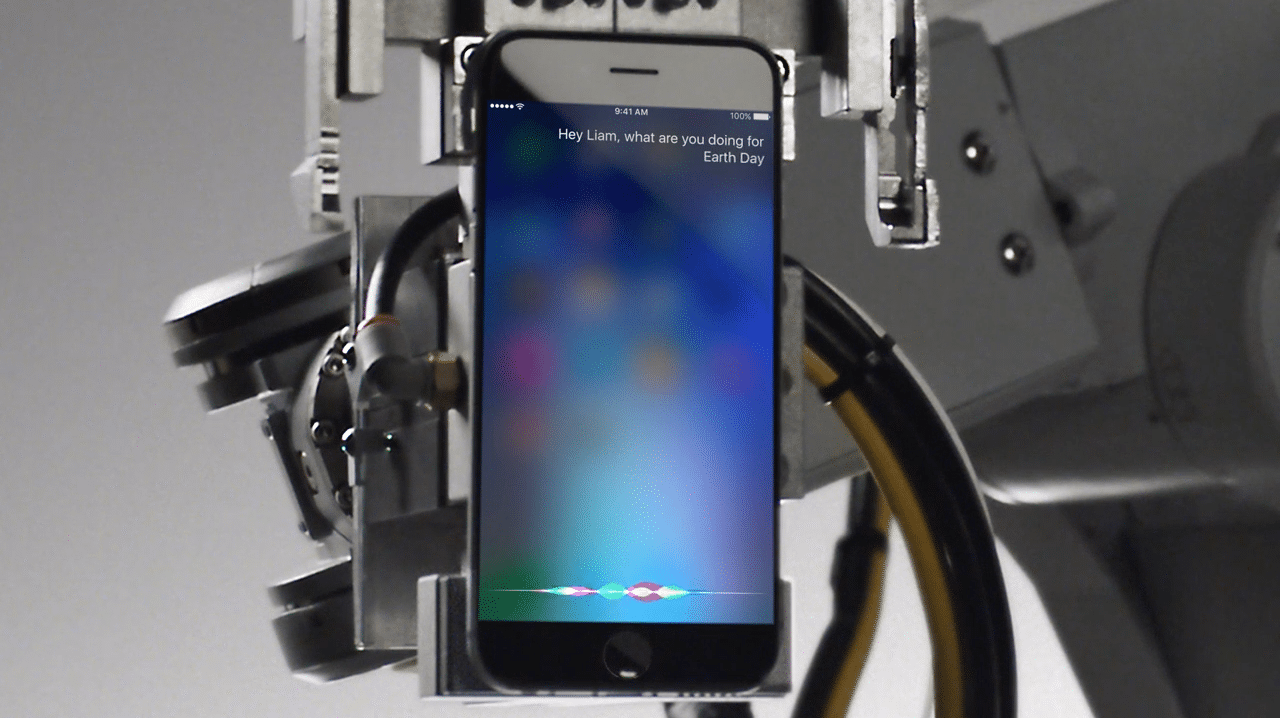 Apple ออกโฆษณาชุดใหม่เนื่องในวัน Earth Day แสดงโดย Siri และ Liam