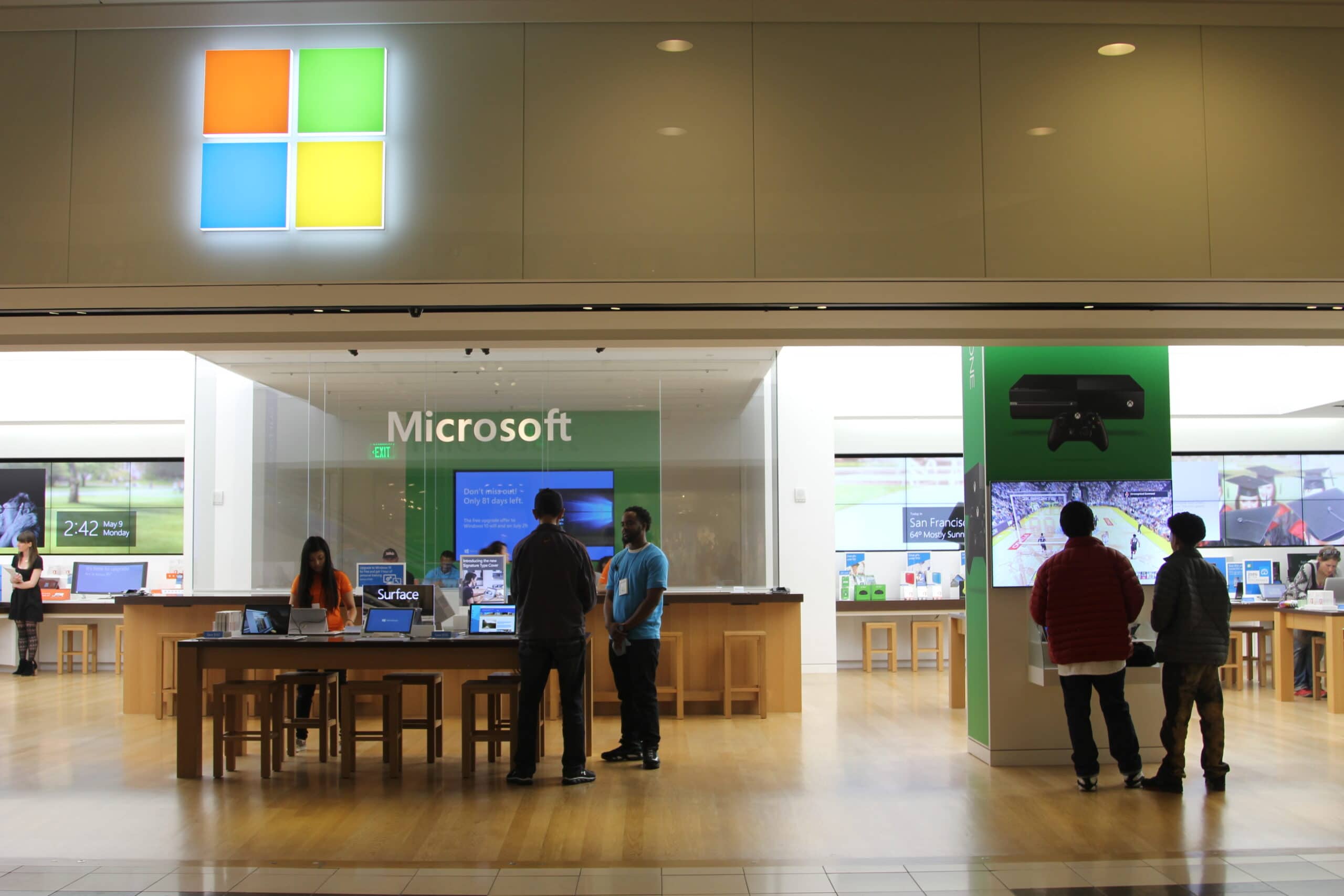 Microsoft กลุ้ม เปิดร้านเหมือน Apple Store ทุกอย่างแต่ไม่มีคนเข้า