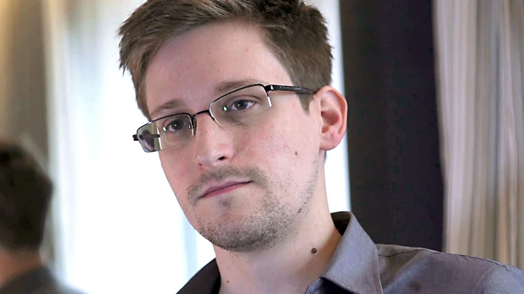 ย้อนรอยเรื่องราวน่าสนใจระหว่าง Apple กับ Edward Snowden