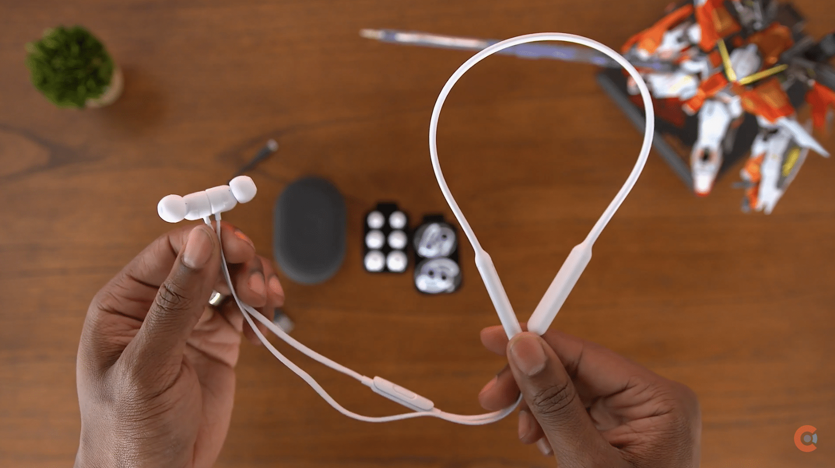 สื่อนอกปล่อย รีวิว BeatsX หูฟังใหม่จาก Apple มาพร้อมชิป W1 ท้าชน AirPods