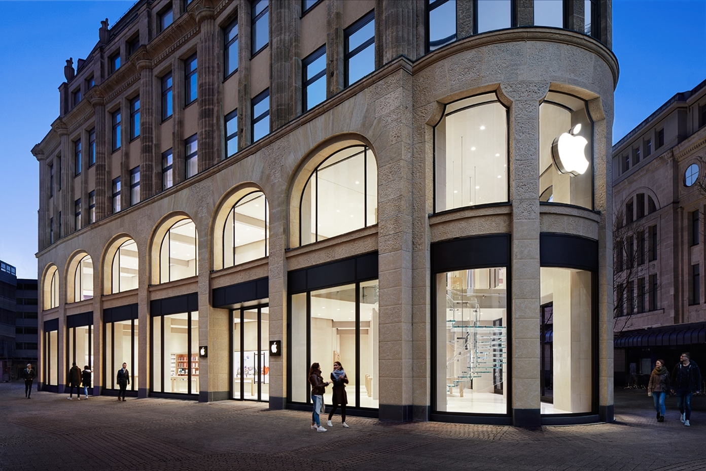 Apple เปิดร้านเพิ่ม 3 สาขาในสามเมืองใหญ่ ไมอามี โคโลญ และนานกิง