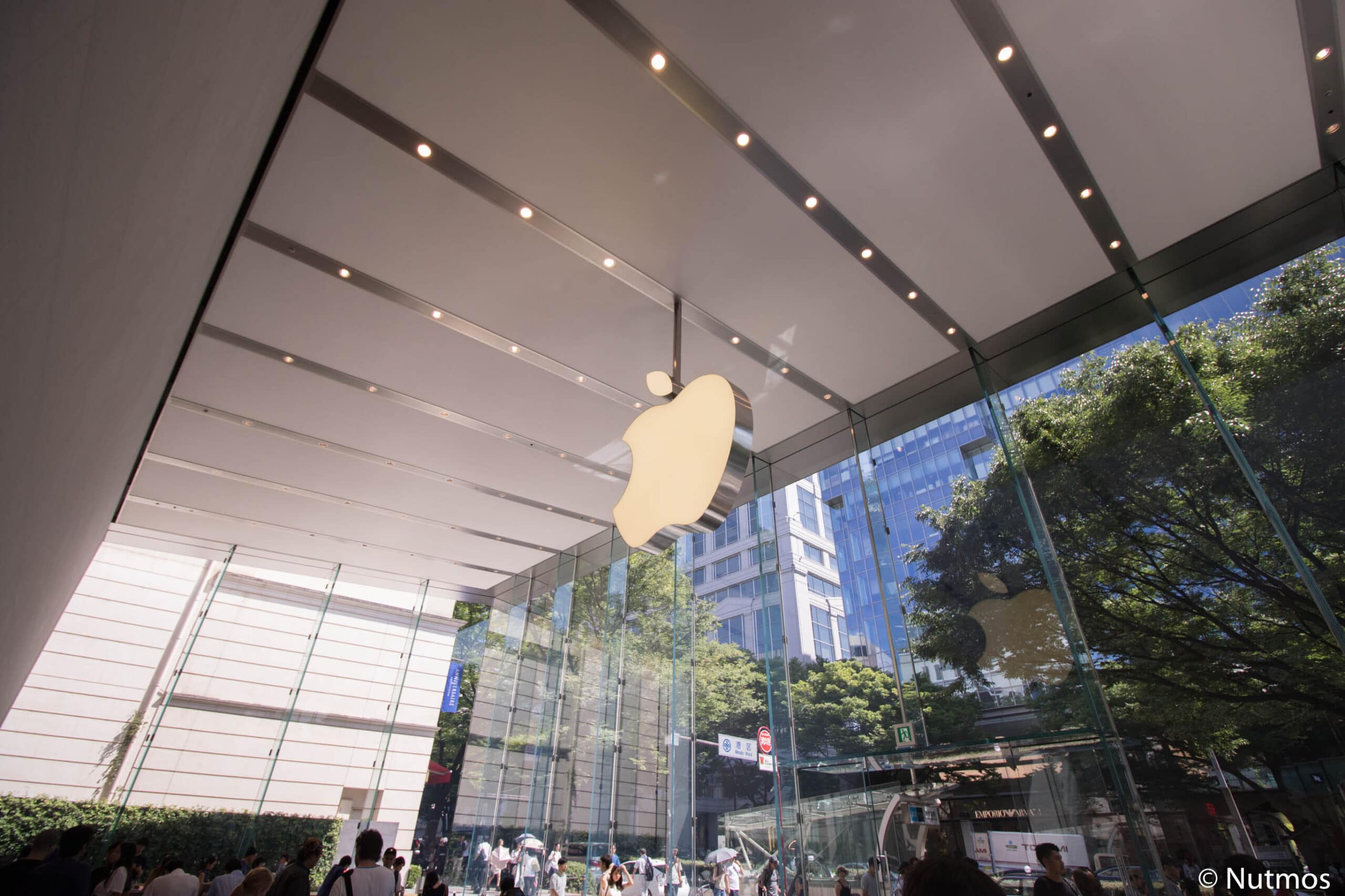 พาชม Apple Omotesando สาขาใหม่สุดในญี่ปุ่น พร้อมผนังกระจกสูง