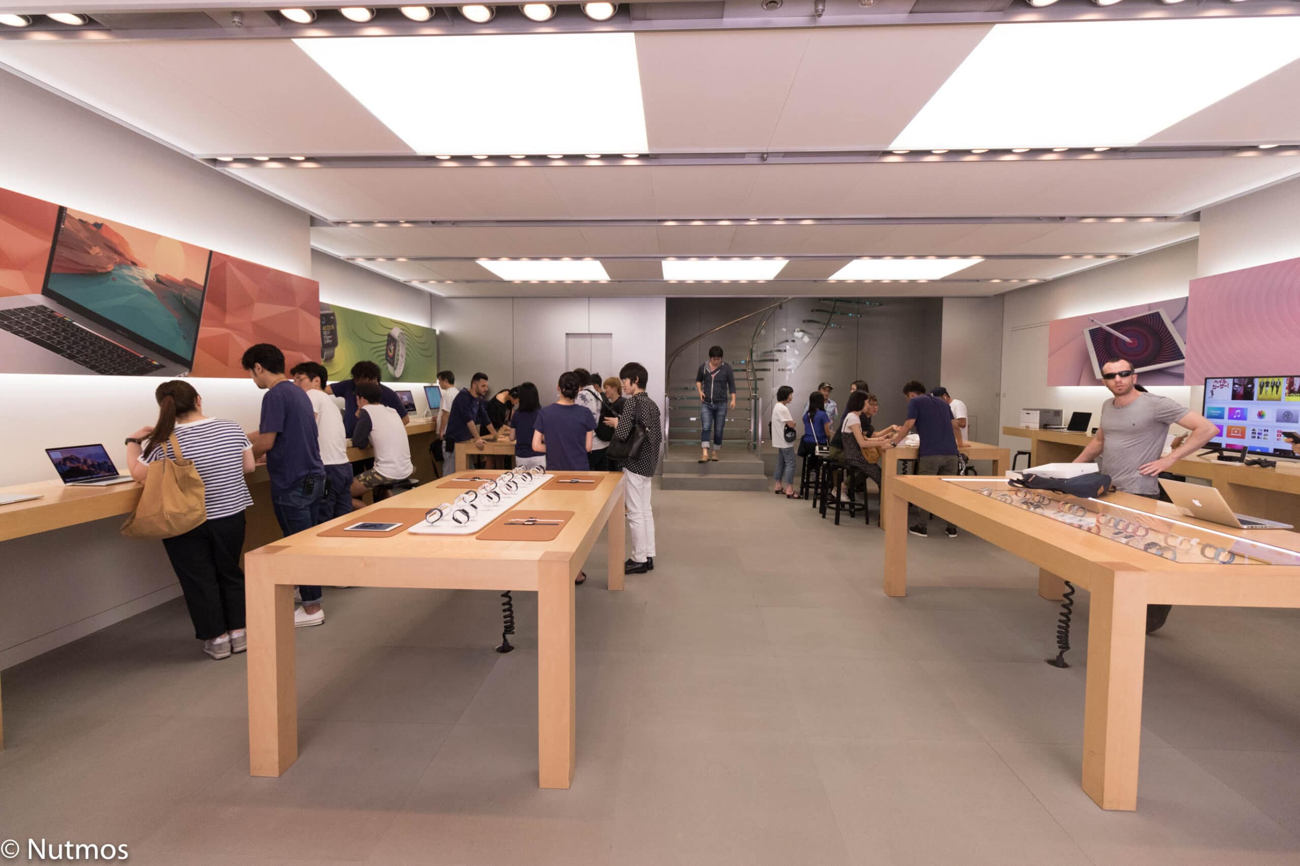 พาชม Apple Shibuya สาขาเล็กในย่านคนพลุกพล่านของโตเกียว