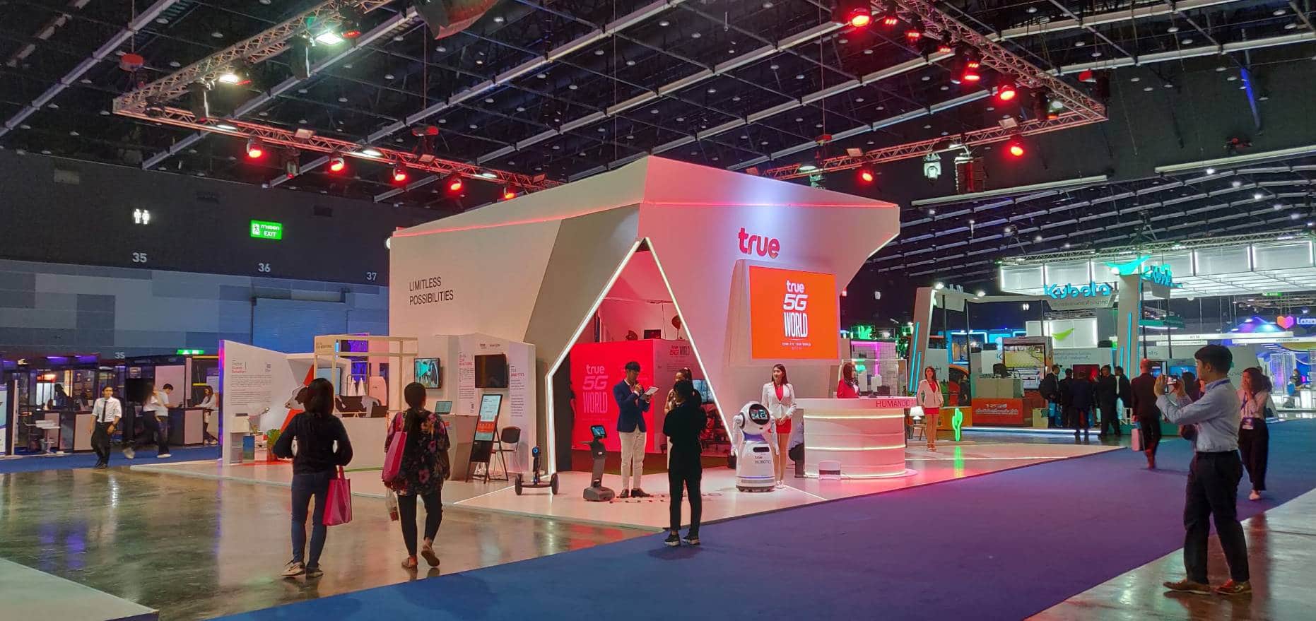 พาชมบูธของกลุ่ม True โชว์เทคโนโลยีหุ่นยนต์, 5G, ดิจิทัลโซลูชัน Digital ...