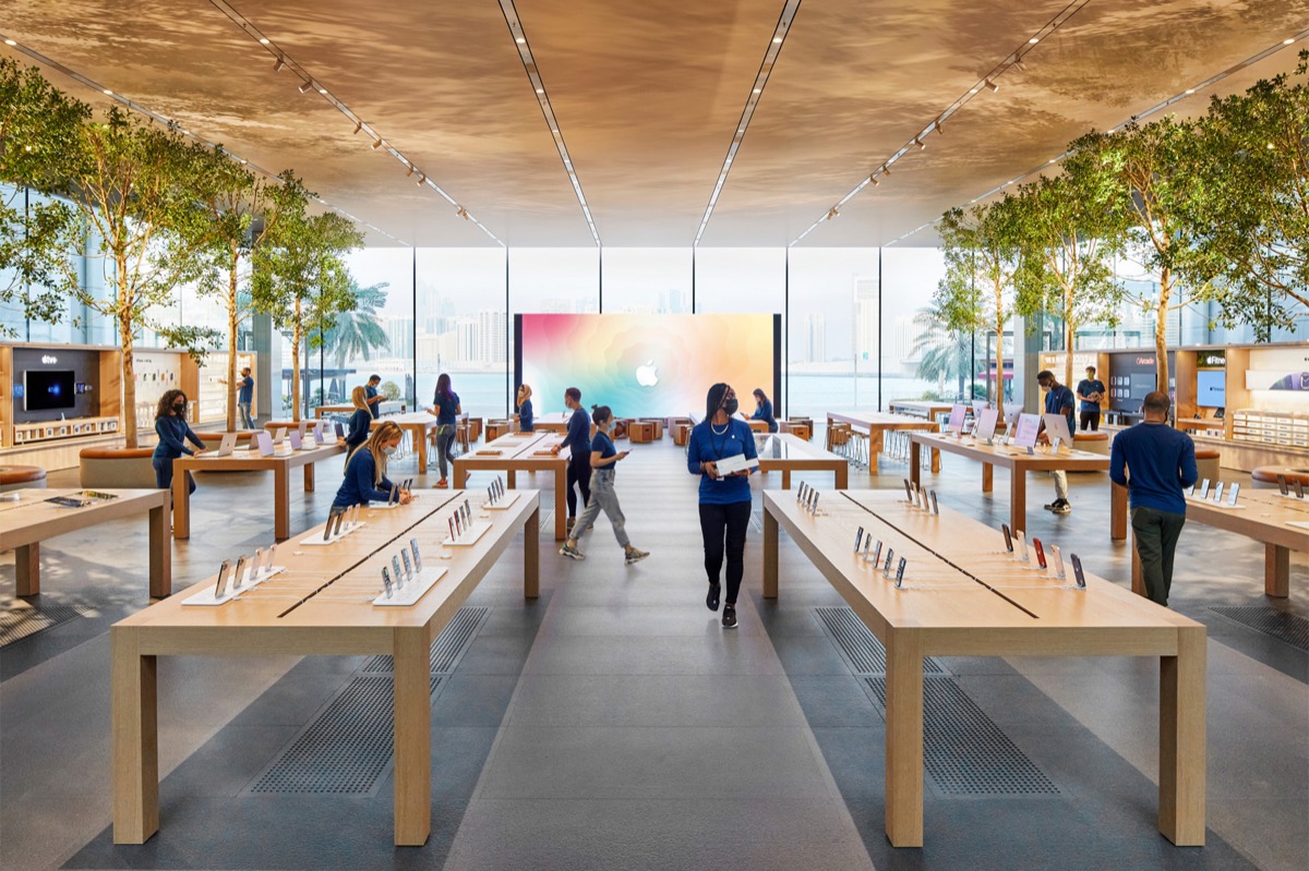 เปิดตัว Apple Store สาขาใหม่ที่เมืองอาบูดาบี เผยดีไซน์สุดหรู บันไดน้ำตก ...