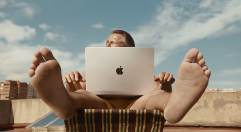 Apple ออกโฆษณา 'MacBook Pro' ใหม่! โชว์แบตอึด และจอ Nano-texture ช่วย ...